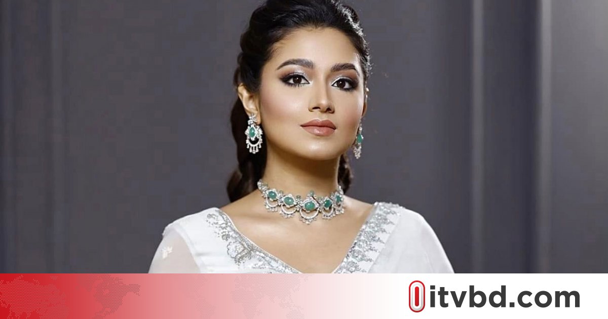 টলিউড অভিষেকেই পুরস্কৃত ফারিণ