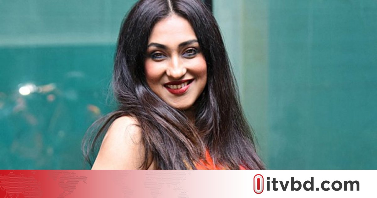 বাংলাদেশের খবরে চটলেন ঋতুপর্ণা